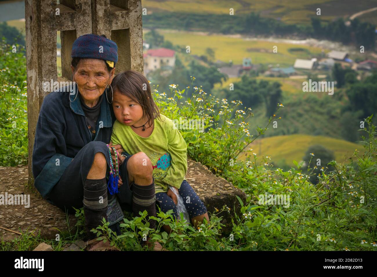 Hmong old man hi-res stock photography and images - Alamy