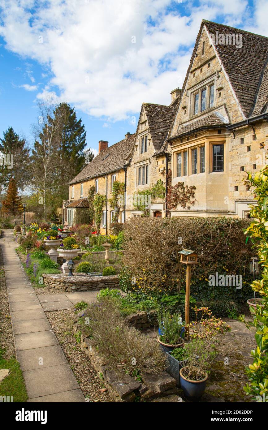 Ancient village "Lower Slaughter" in the Cotswolds region Stock Photo ...