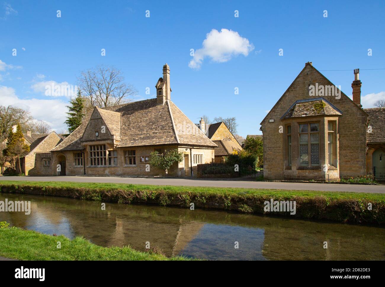 Ancient village "Lower Slaughter" in the Cotswolds region Stock Photo ...