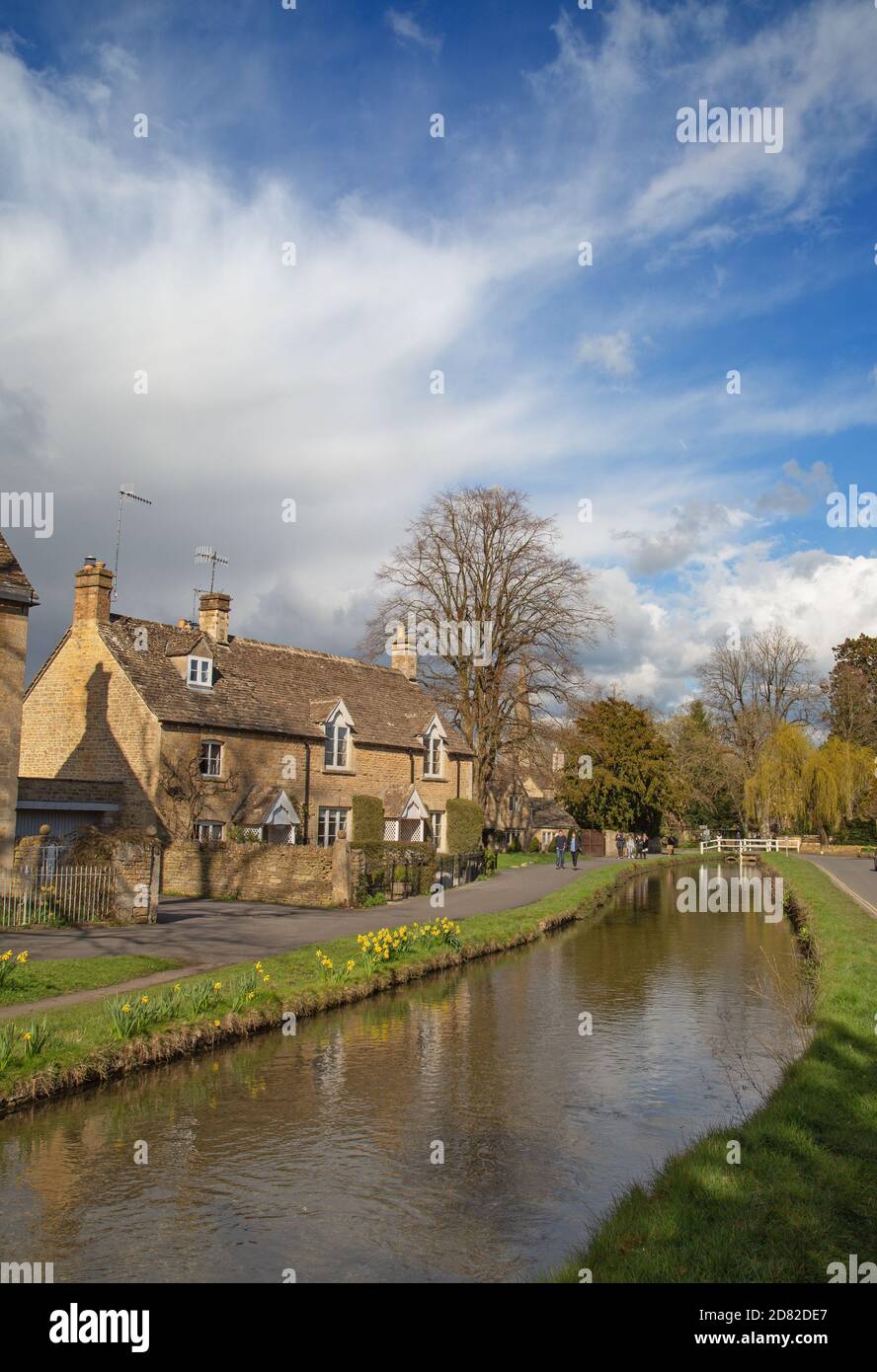 Ancient village "Lower Slaughter" in the Cotswolds region Stock Photo ...