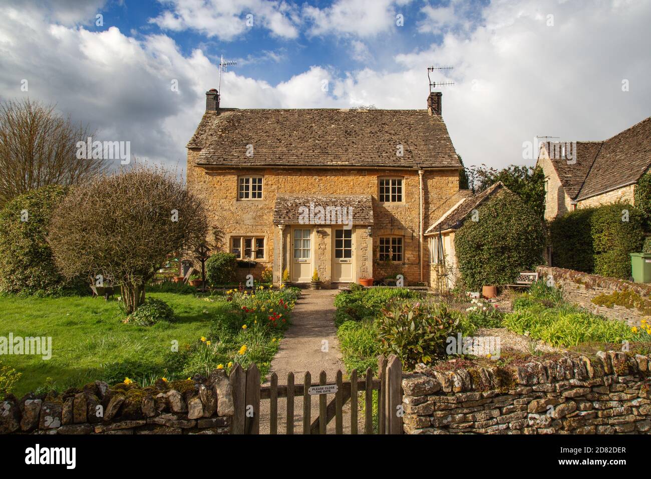 Ancient village "Lower Slaughter" in the Cotswolds region Stock Photo ...