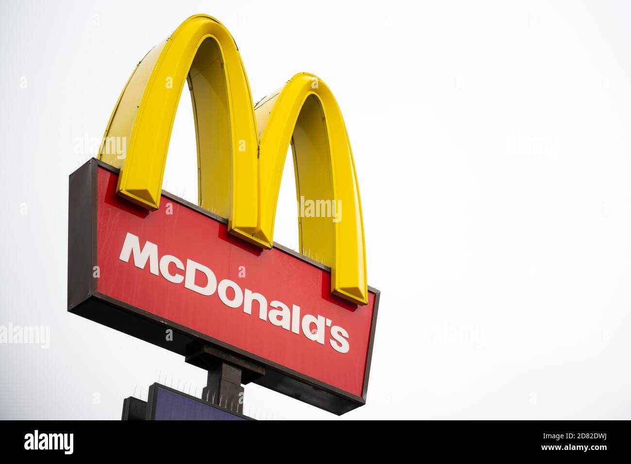 A McDonald’s restaurant sign in the UK Stock Photo - Alamy