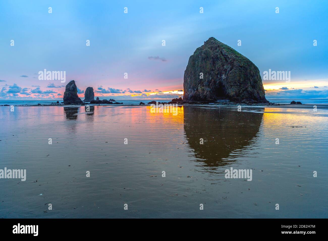 Cannon Beach at Sunset, Oregon-USA Stock Photo - Alamy