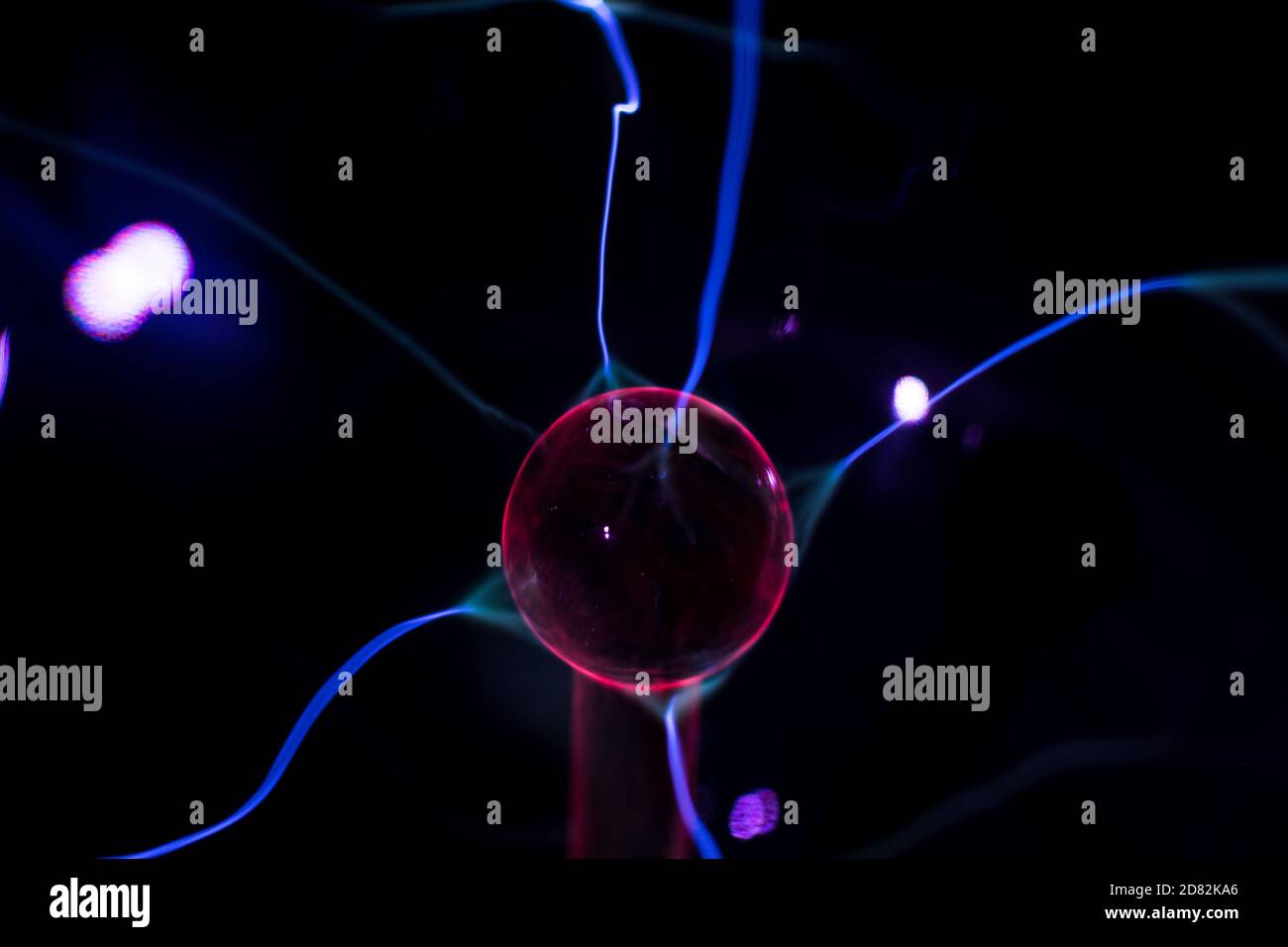 Electricity interesting experiment hi-res stock photography and images ...