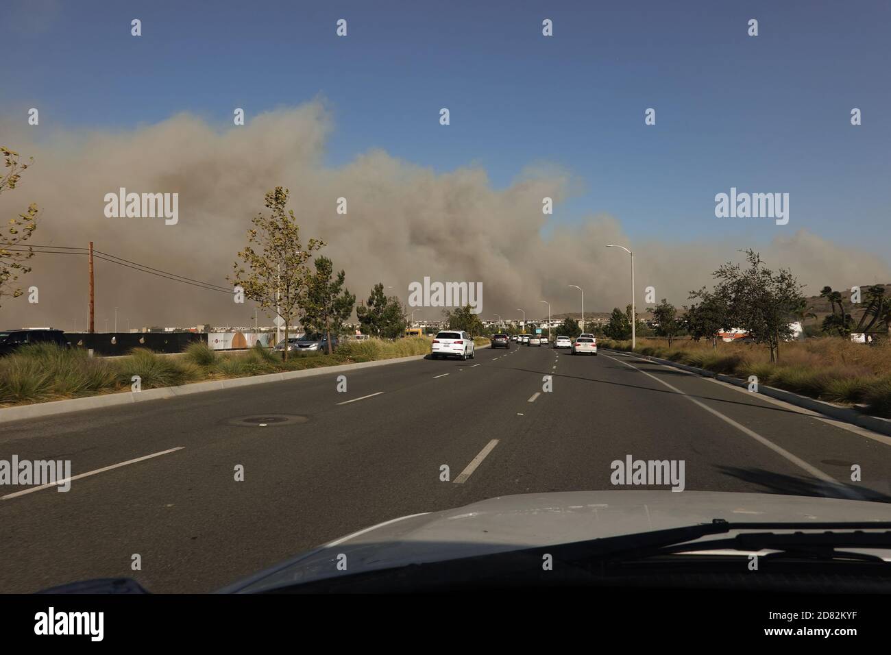 Smoke blows across Irvine Blvd from the Silverado fire in Orange County ...