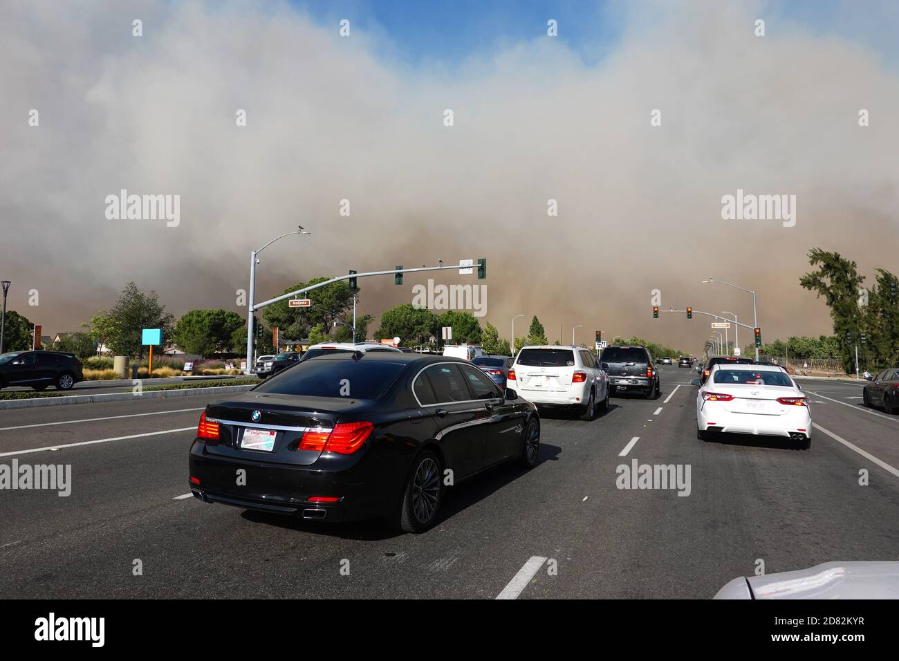 Smoke blows across Irvine Blvd from the Silverado fire in Orange County ...
