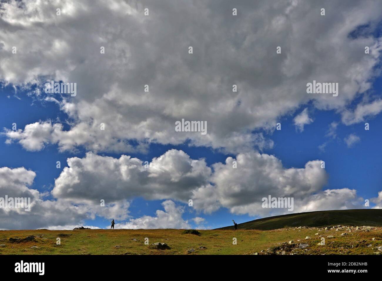Wales crickhowell walkers hi-res stock photography and images - Alamy