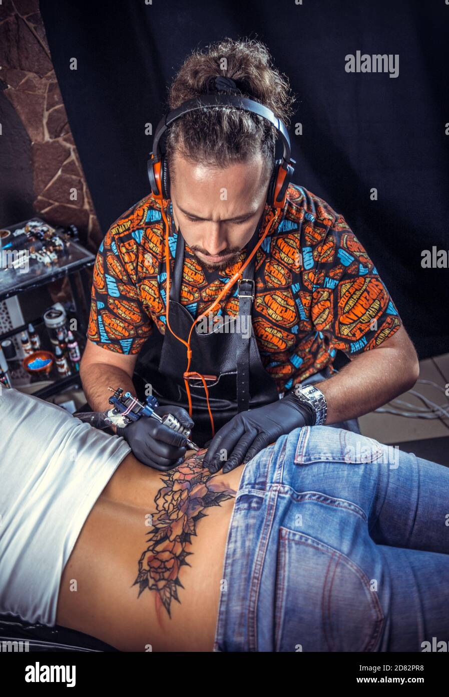 Professional tattooer makes tattoo pictures in his salon Stock Photo ...
