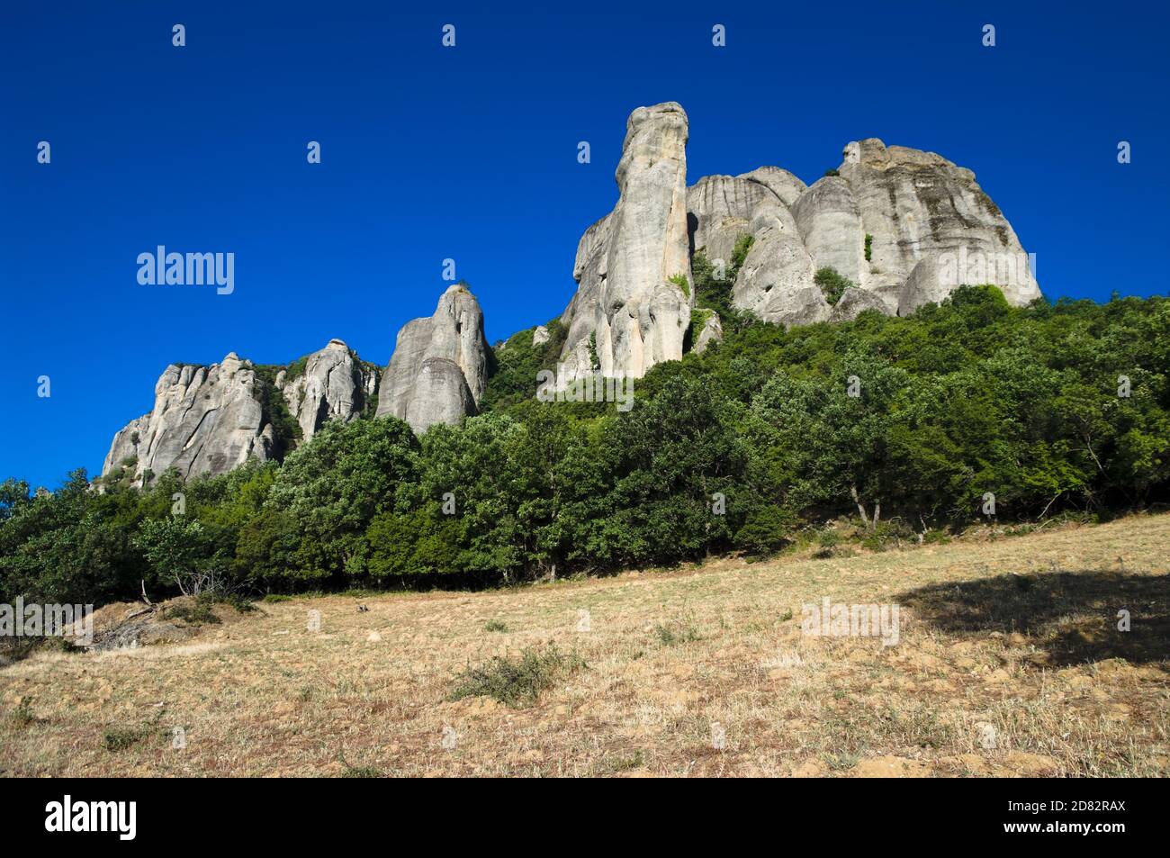 Cliffs meteora mountains hi-res stock photography and images - Alamy