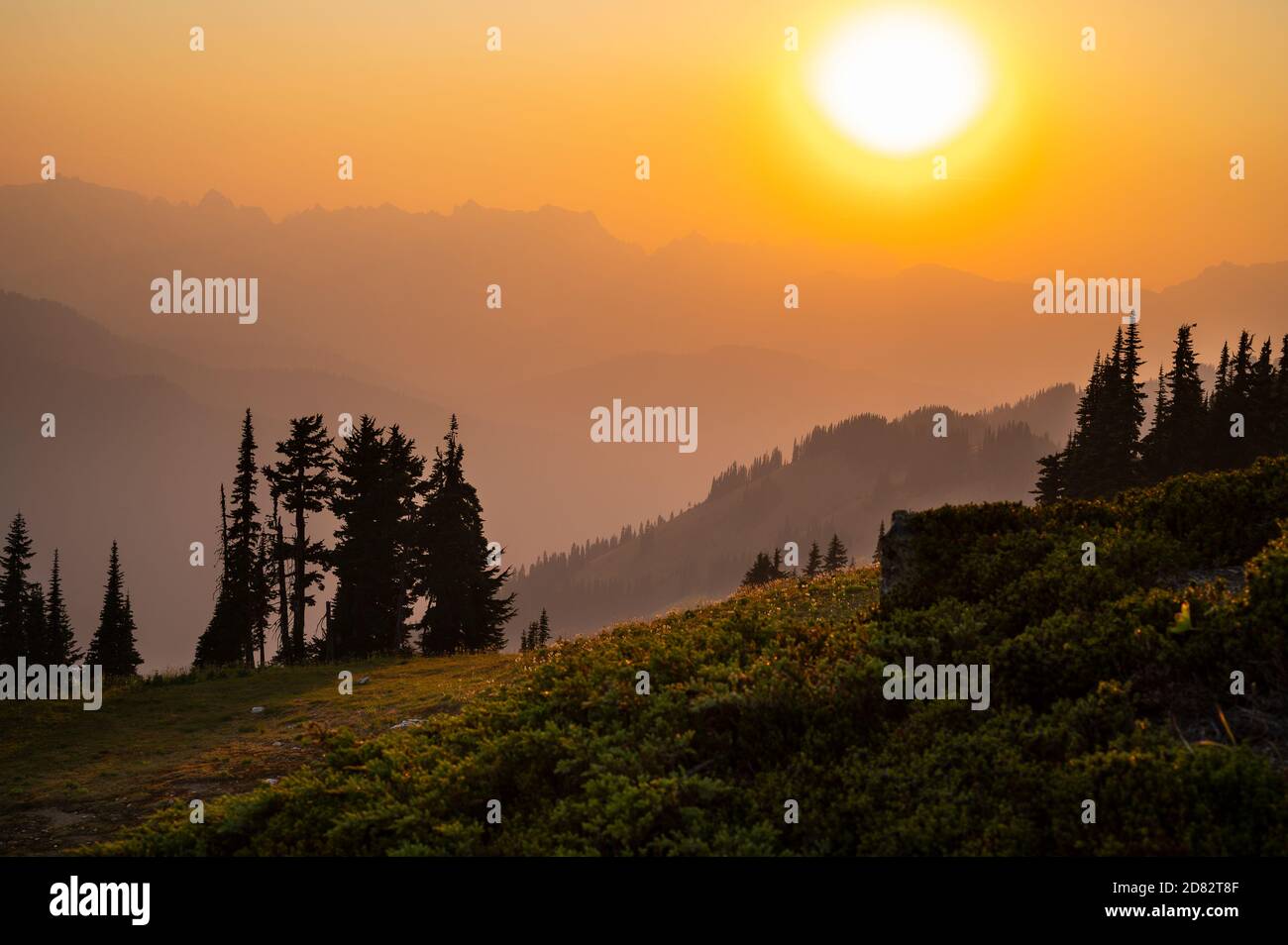 Sunset behind wildfire smoke in the cascade mountains Stock Photo - Alamy