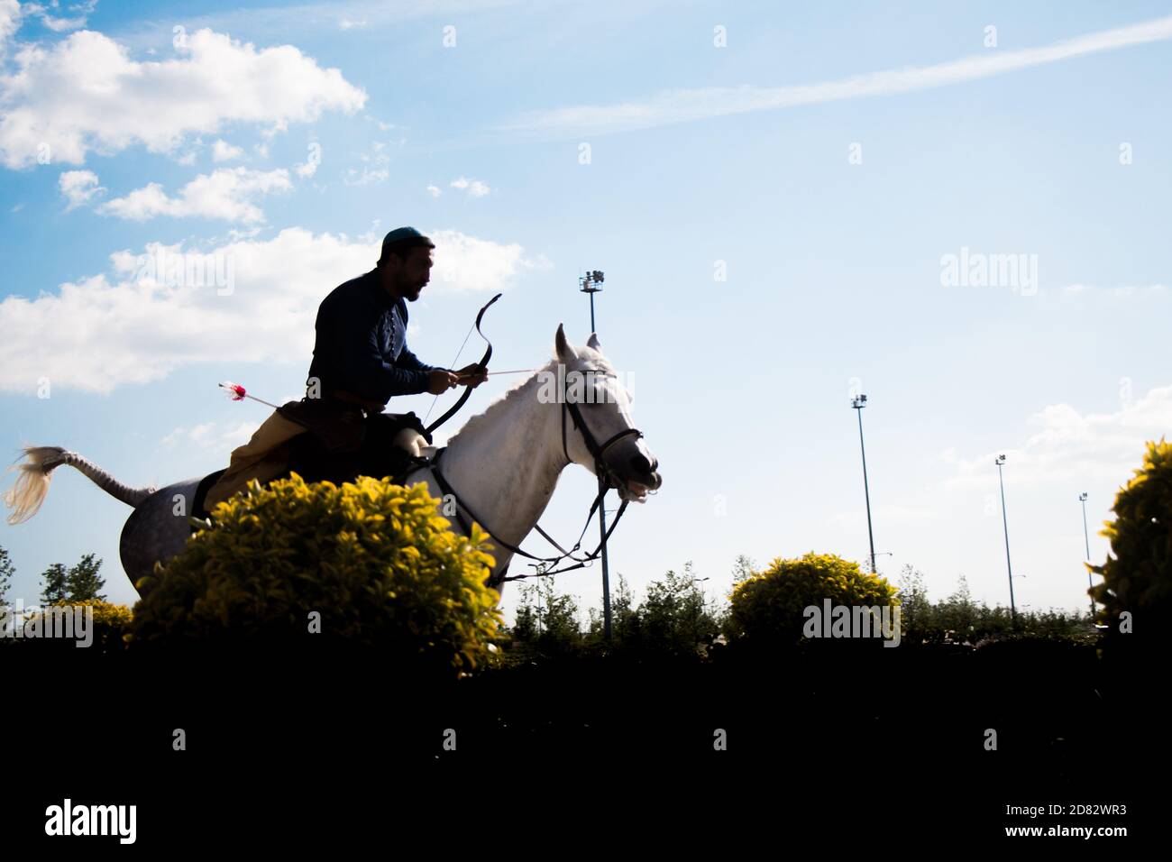 Bow and arrow on horseback man hi-res stock photography and images - Alamy
