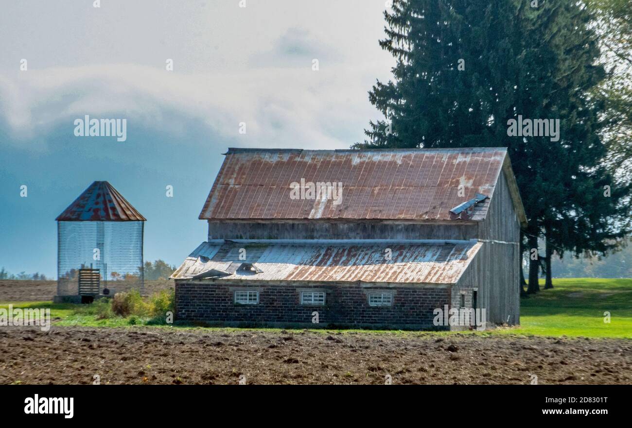 Corn crib hi-res stock photography and images - Alamy