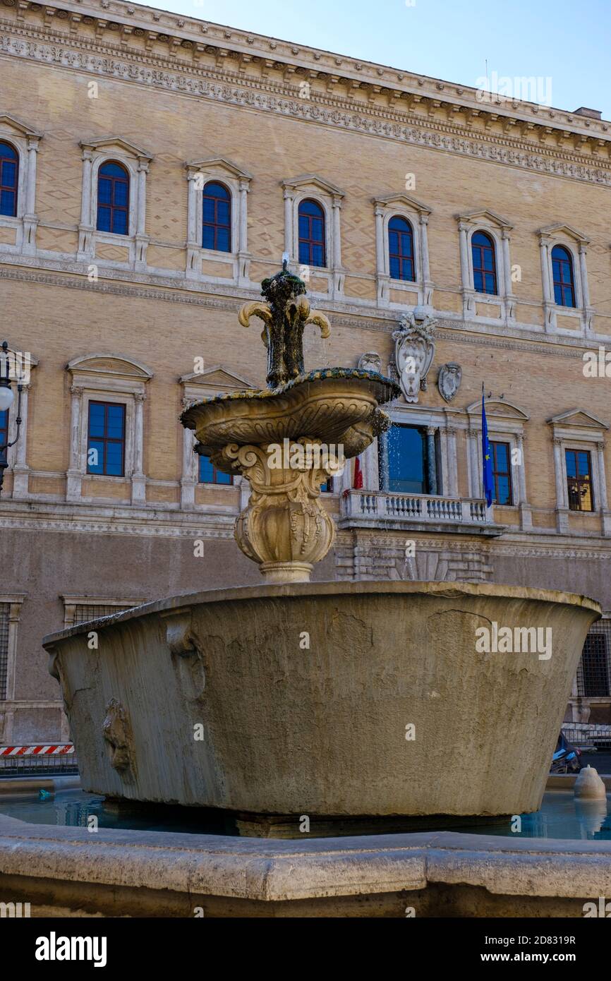 Palazzo farnese water hi-res stock photography and images - Alamy