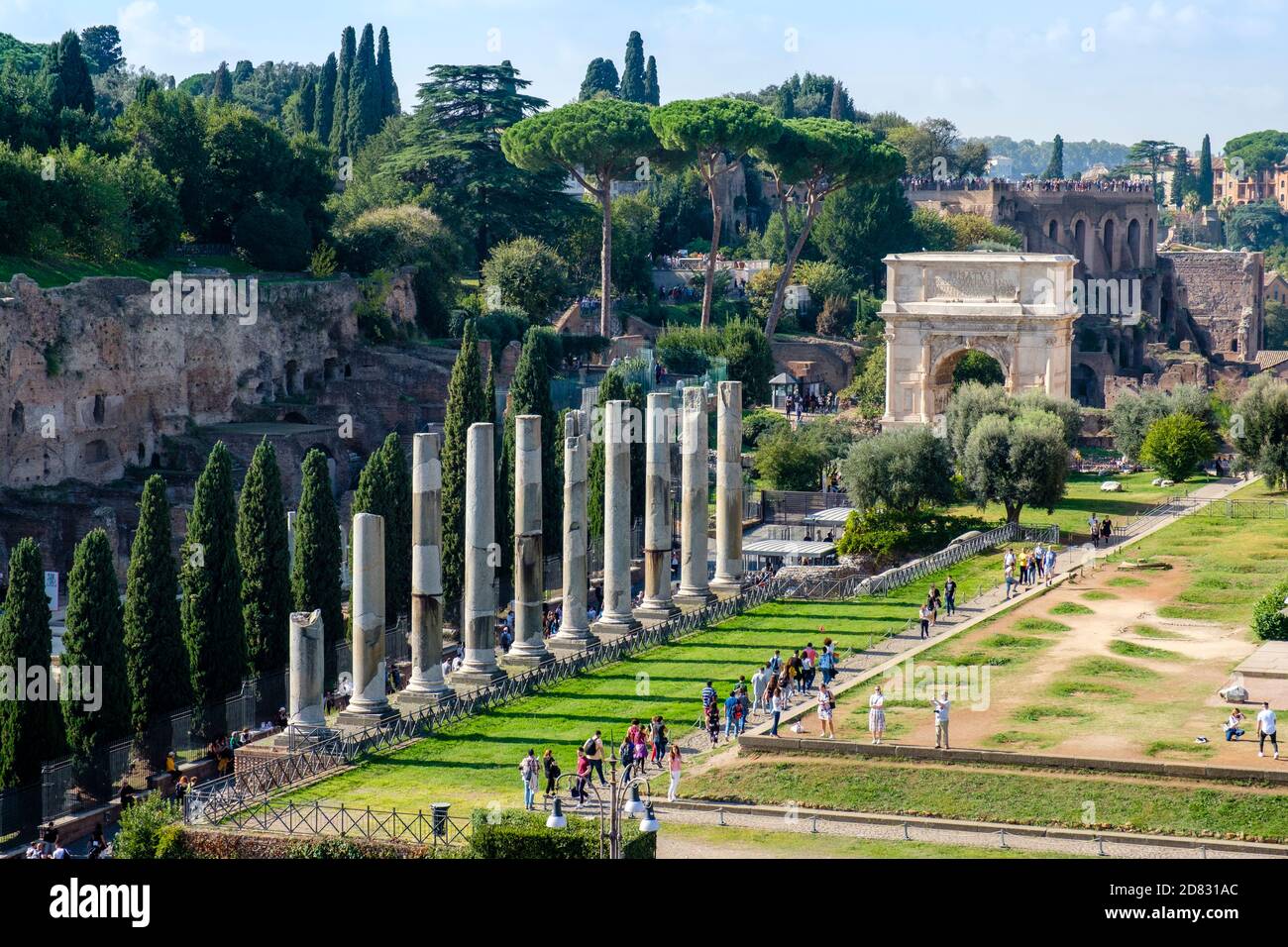 Ancient Rome buildings, view of Via Sacra columns and Arch of Titus ...