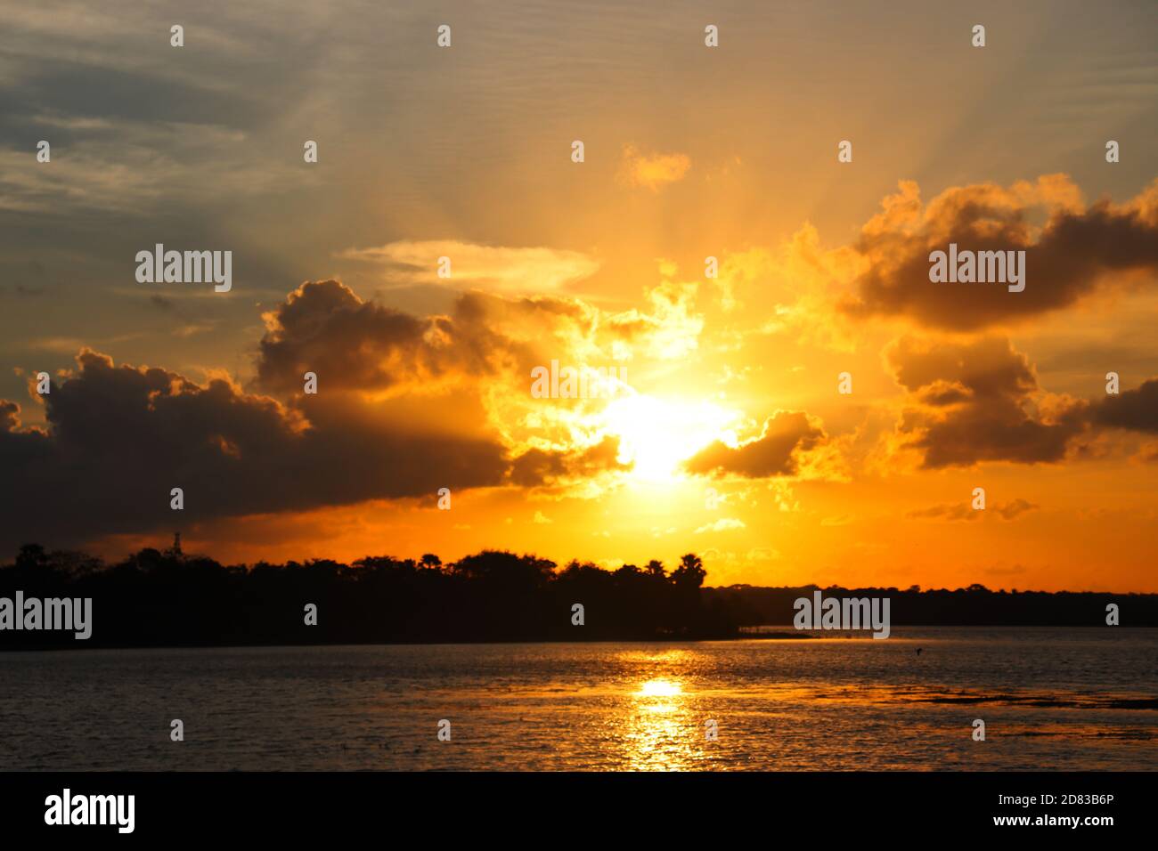 Dark cloud hiding sun hi-res stock photography and images - Alamy