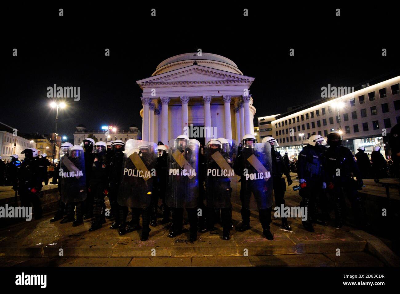 Warsaw, Poland. 26th Oct 2020. Riot police are seen in front of the ...