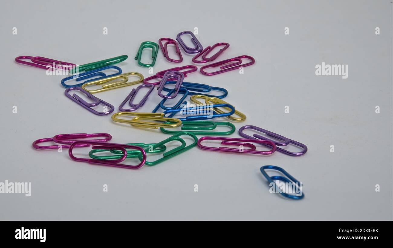 Colourful paper clips hi-res stock photography and images - Alamy