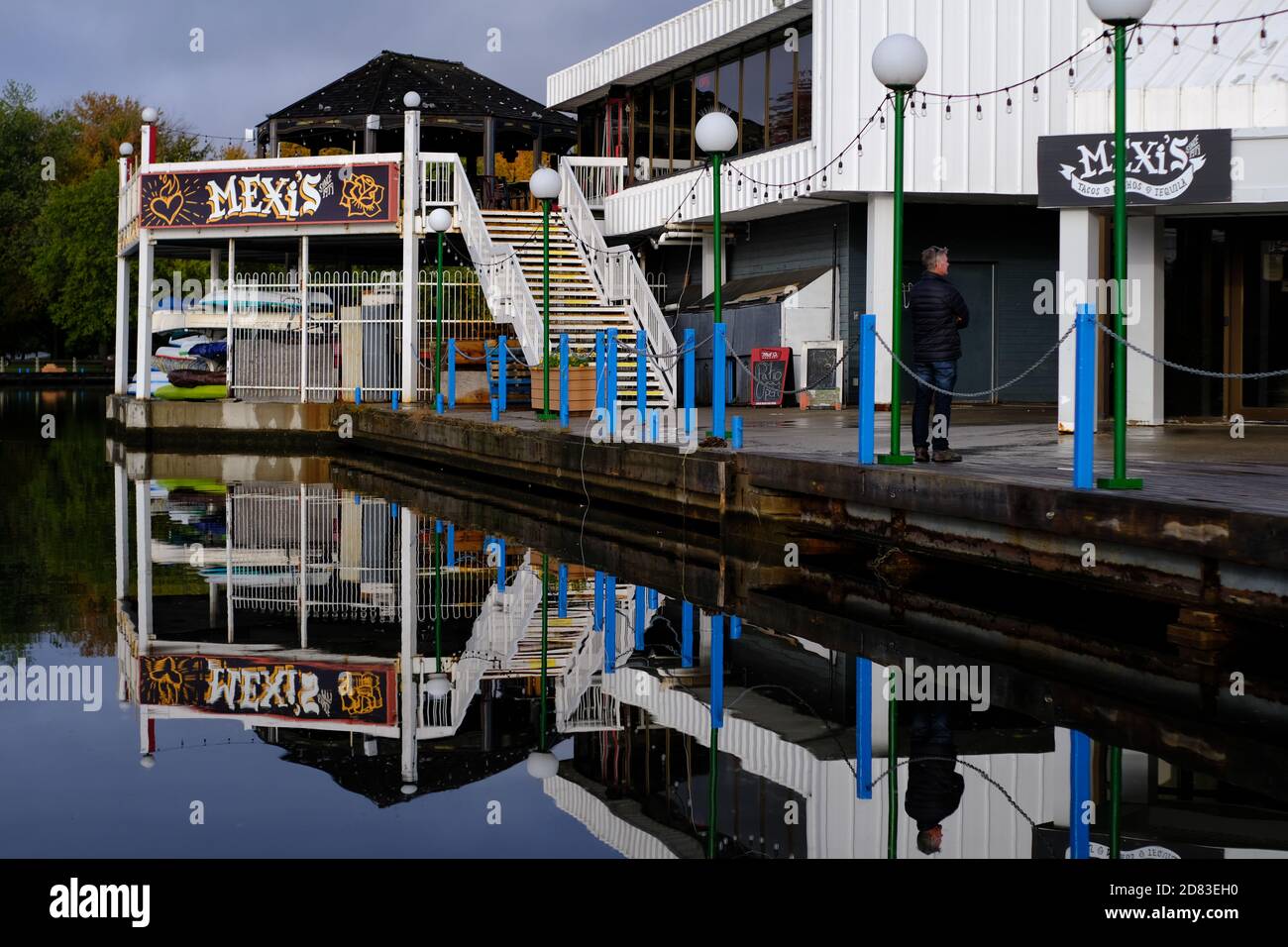 Dows lake pavilion hi-res stock photography and images - Alamy