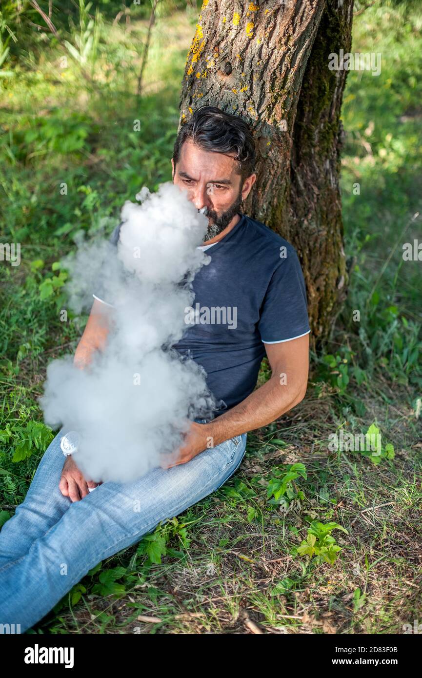 Vaping activity hi-res stock photography and images - Alamy