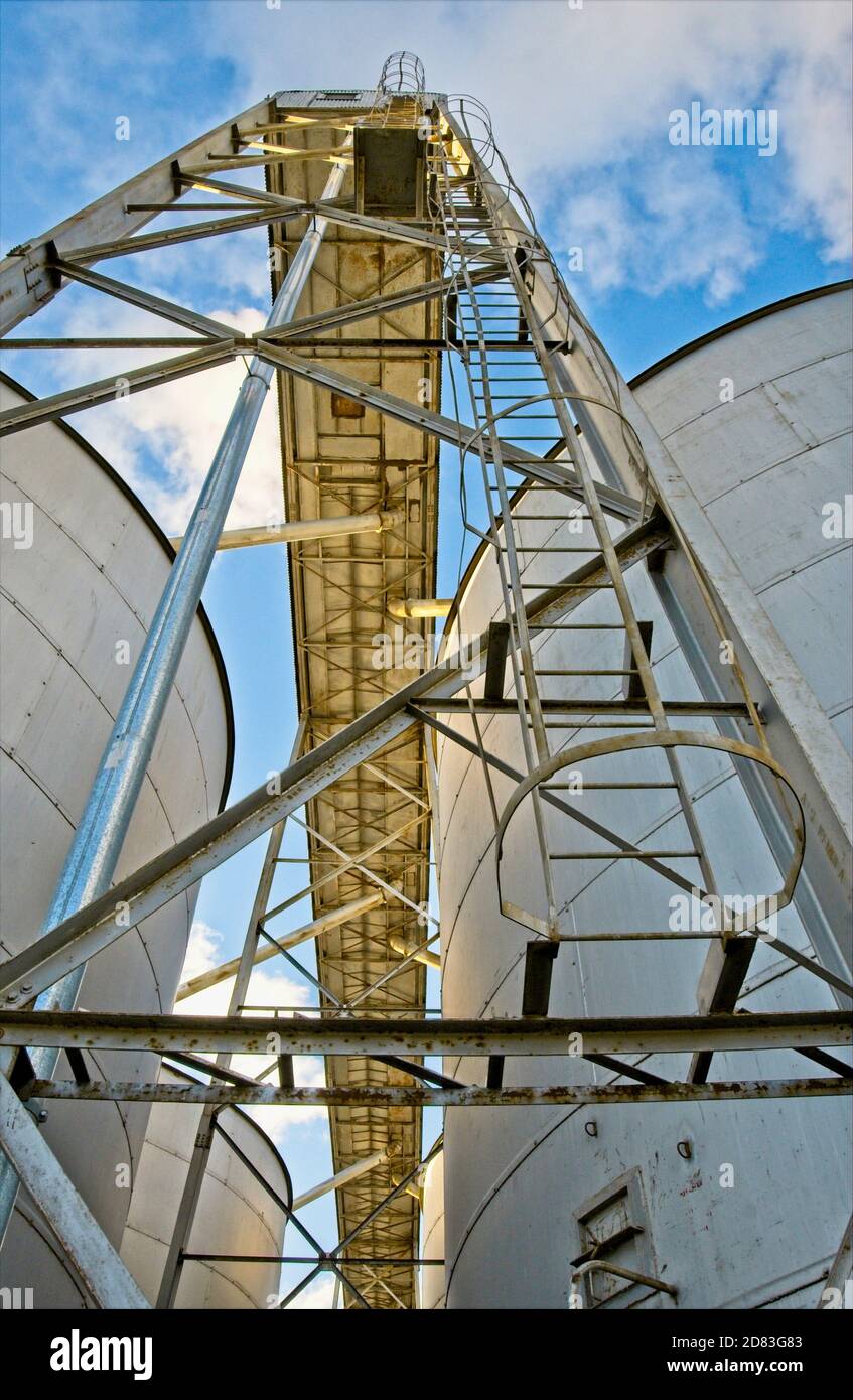 Silos upward hi-res stock photography and images - Alamy