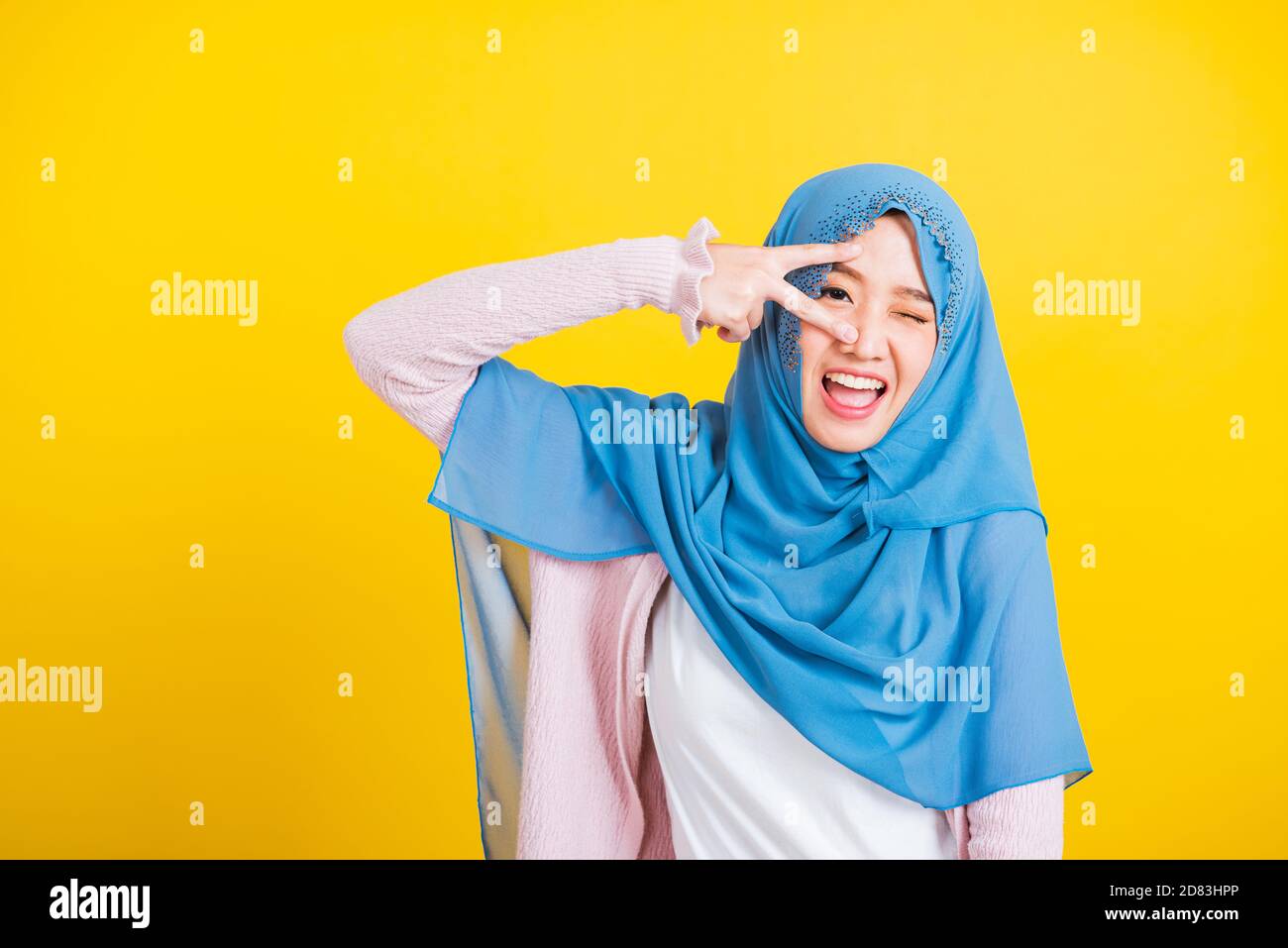 Asian Muslim Arab, Portrait of happy beautiful young woman Islam ...