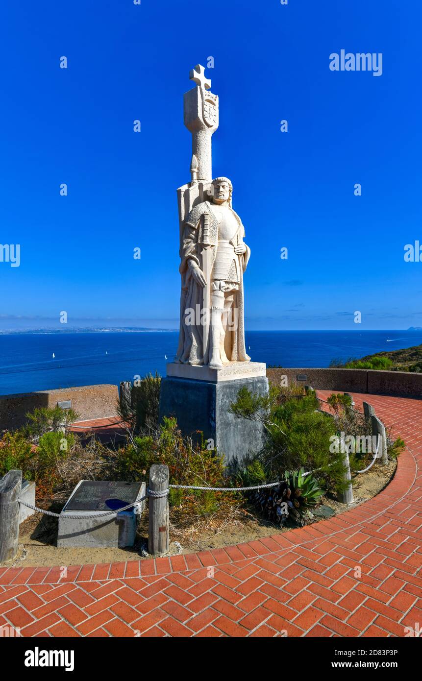 Juan Rodri­guez Cabrillo statue and panorama of San Diego, California ...
