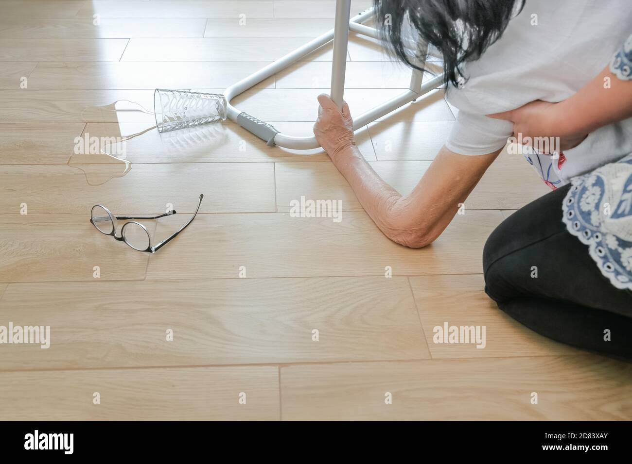 Hearth attack woman hi-res stock photography and images - Alamy