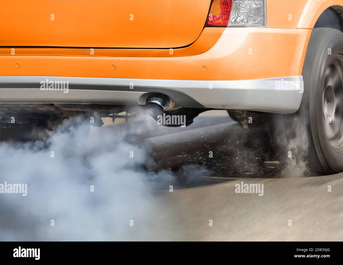 Air pollution from vehicle exhaust pipe on road Stock Photo - Alamy