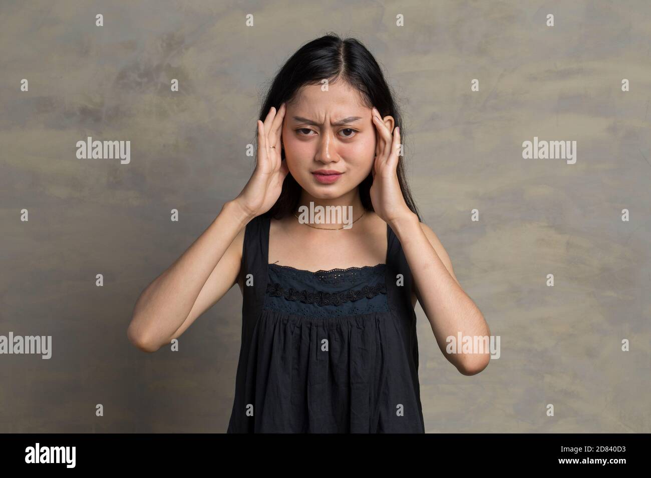 Asian woman is standing headache On the background Stock Photo - Alamy