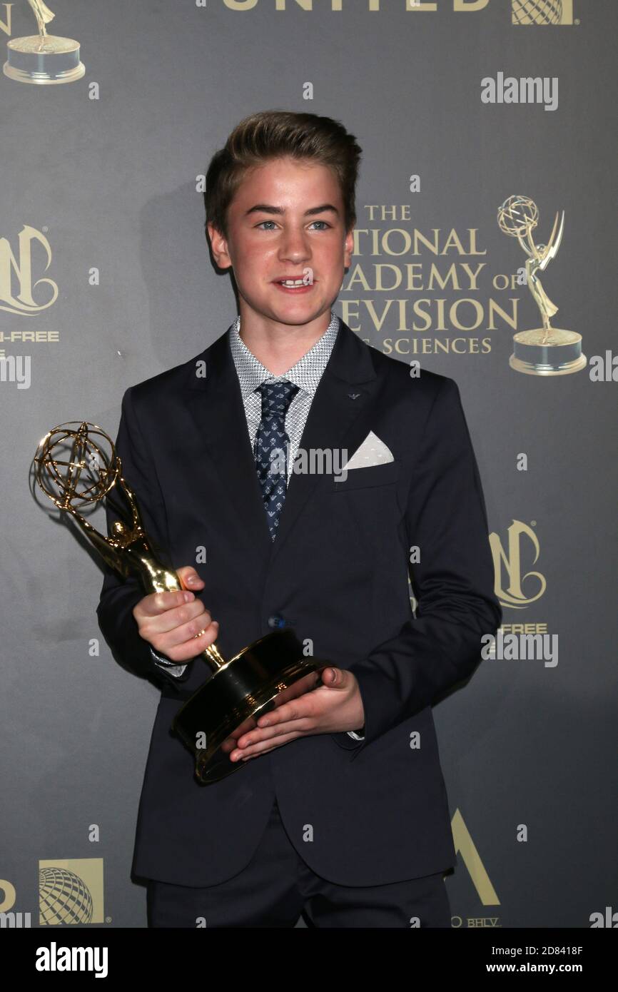 LOS ANGELES - APR 29: Isaac Kragten at the 2017 Creative Daytime Emmy ...