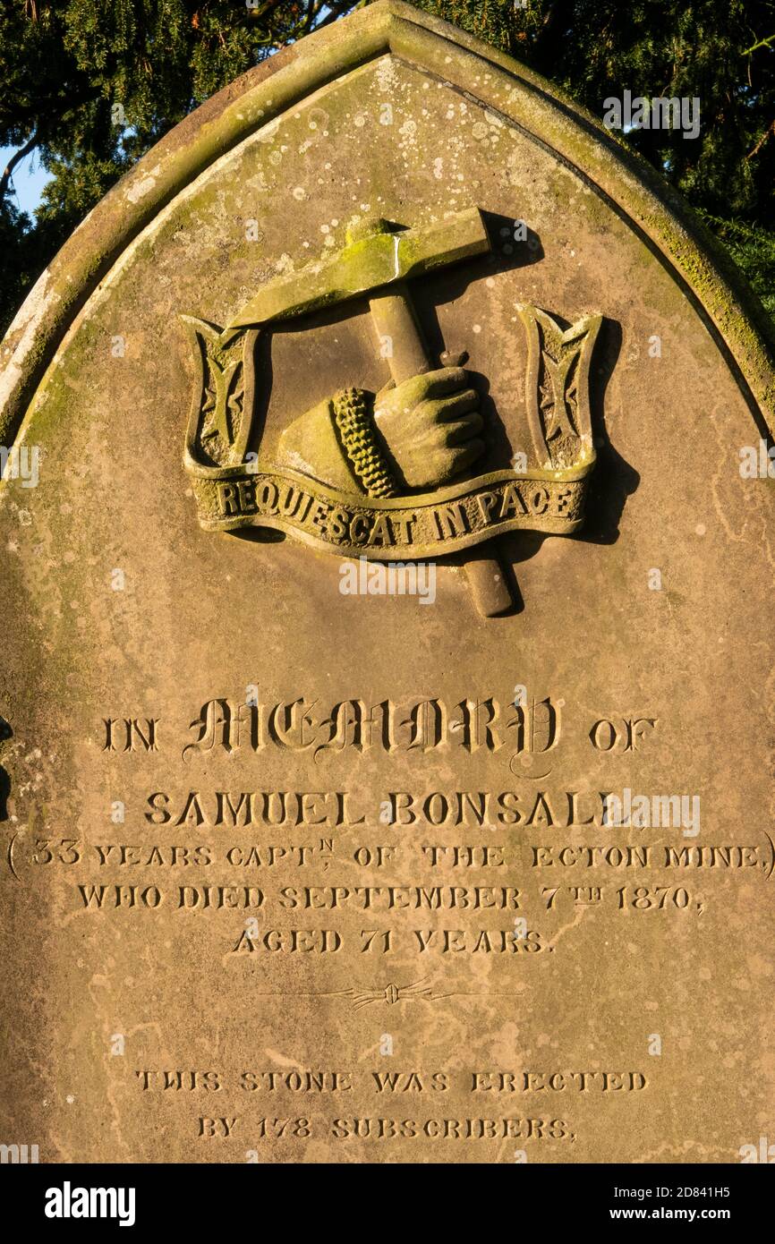 UK, England, Staffordshire, Moorlands, Wetton, churchyard memorial to ...