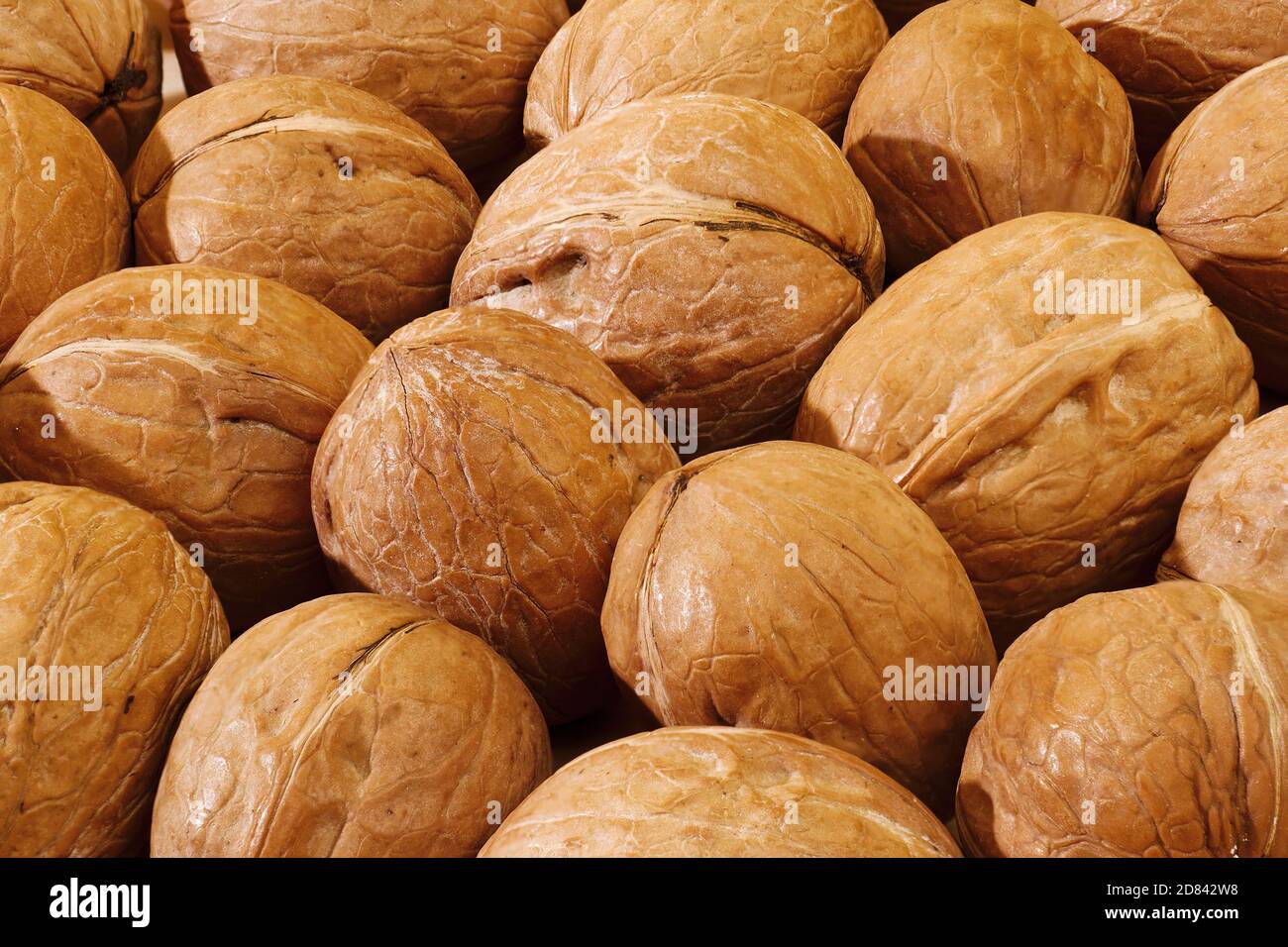 Walnuts in shell hi-res stock photography and images - Alamy