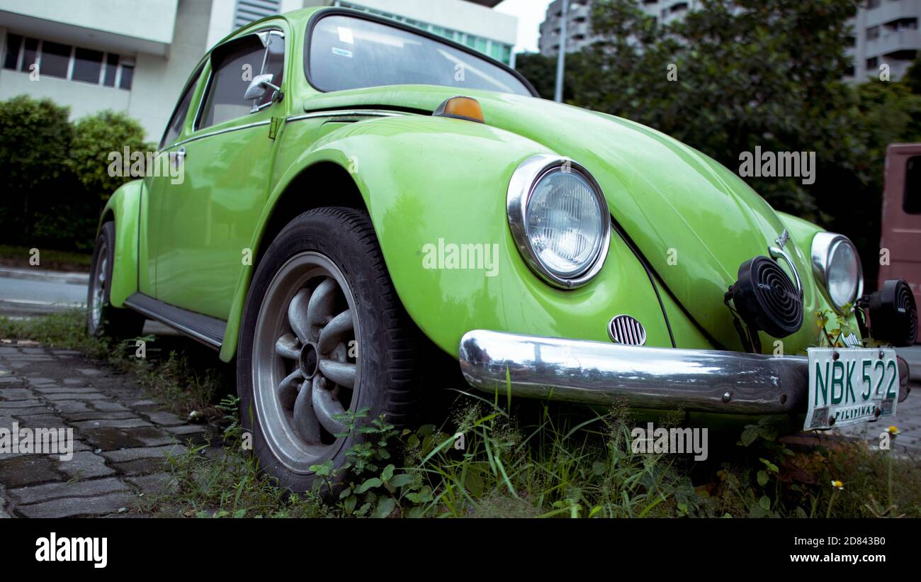 Car parking on grass hi-res stock photography and images - Alamy