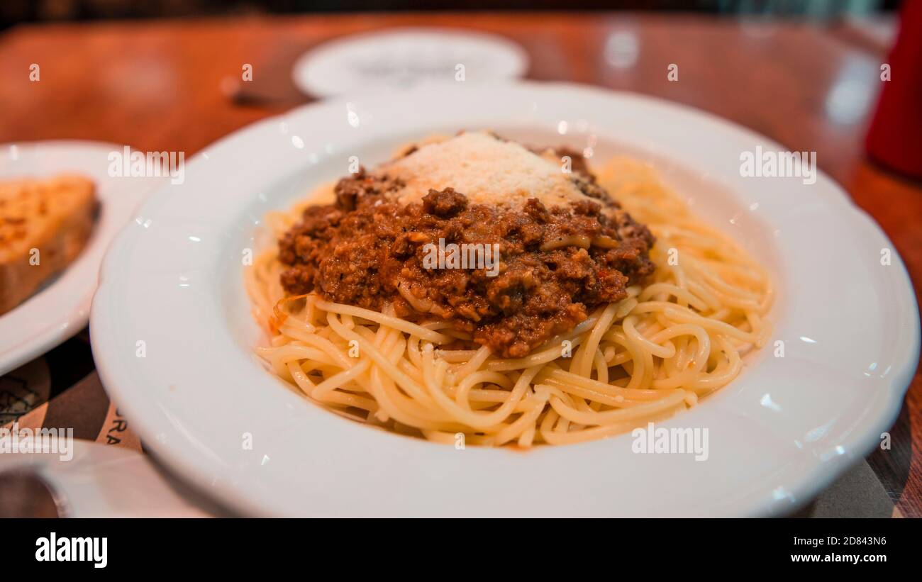 Spaghetti bolognese garlic bread hi-res stock photography and images ...
