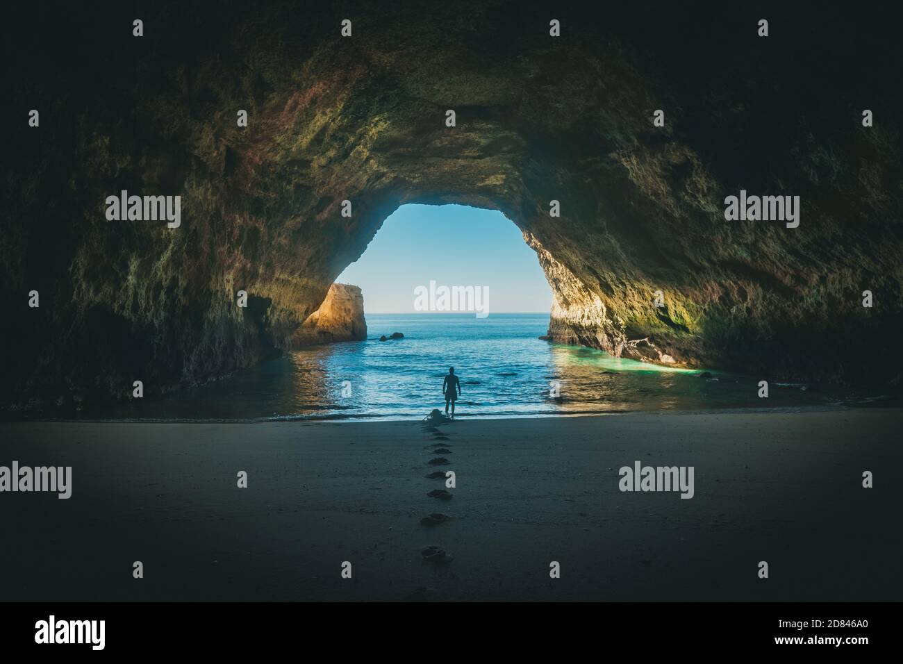 Single cave hi-res stock photography and images - Alamy