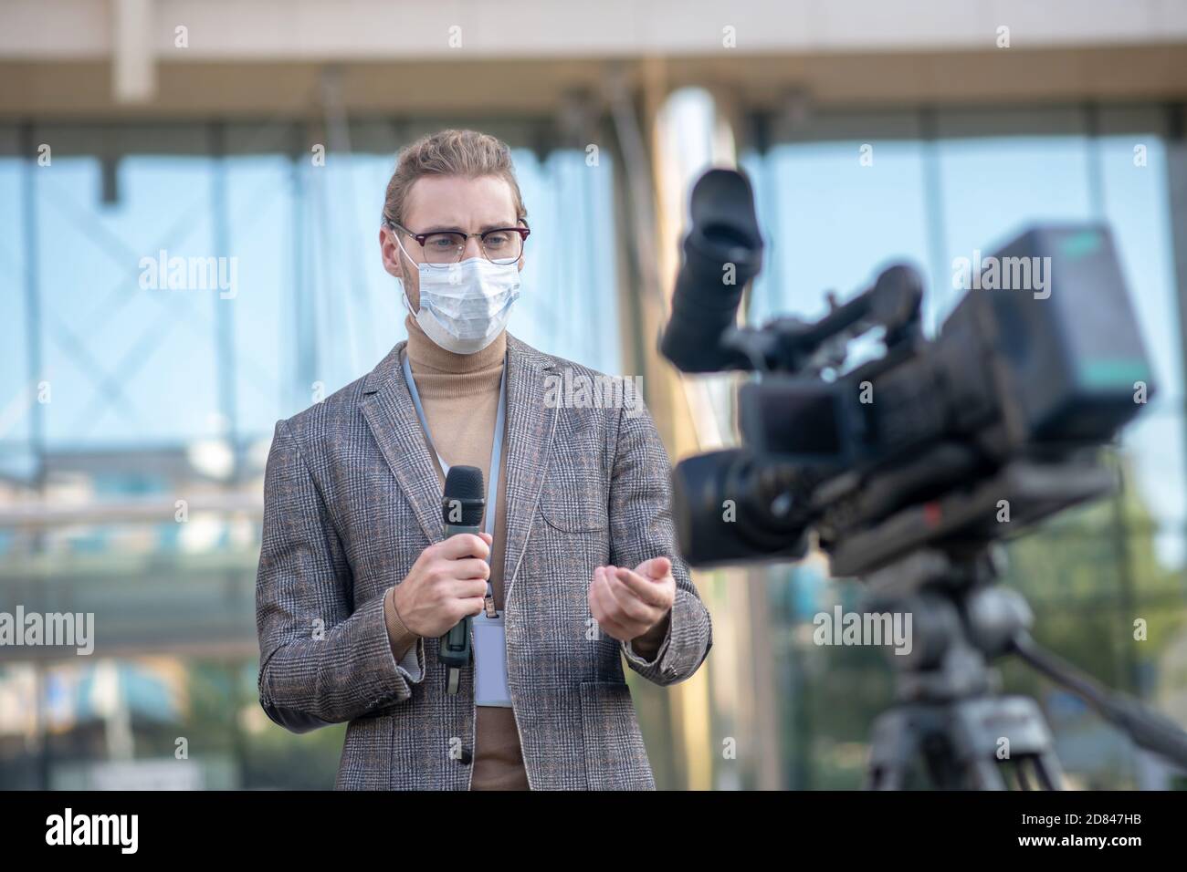 Microphone media talking camera hi-res stock photography and images - Alamy