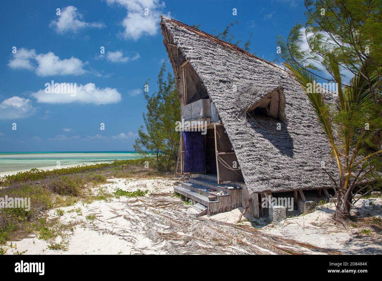 Fanjove private island, a small heavenly atoll in the Tanzanian sea ...