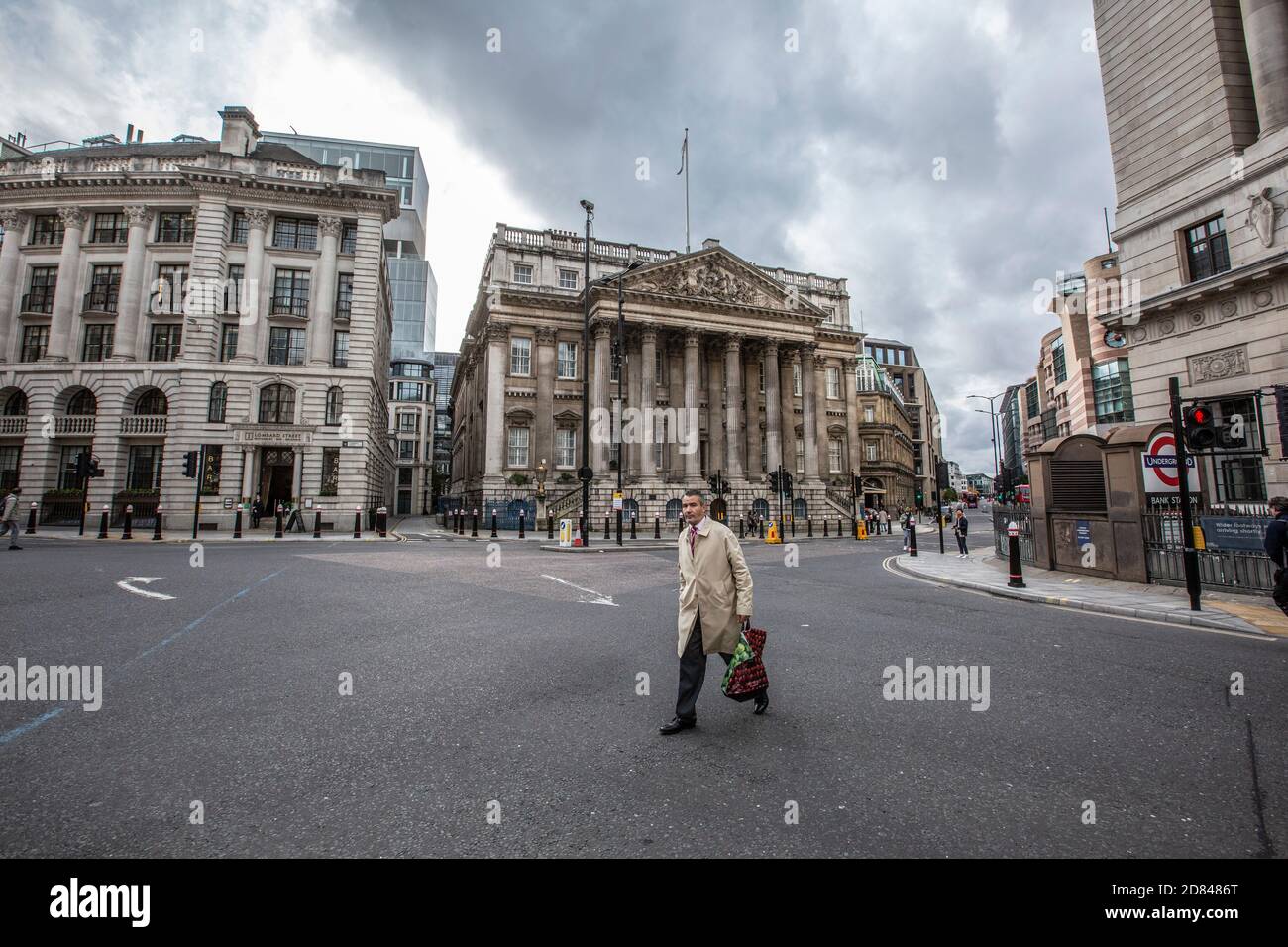 A quiet Bank Junction overlooking Bank of England and the Royal ...