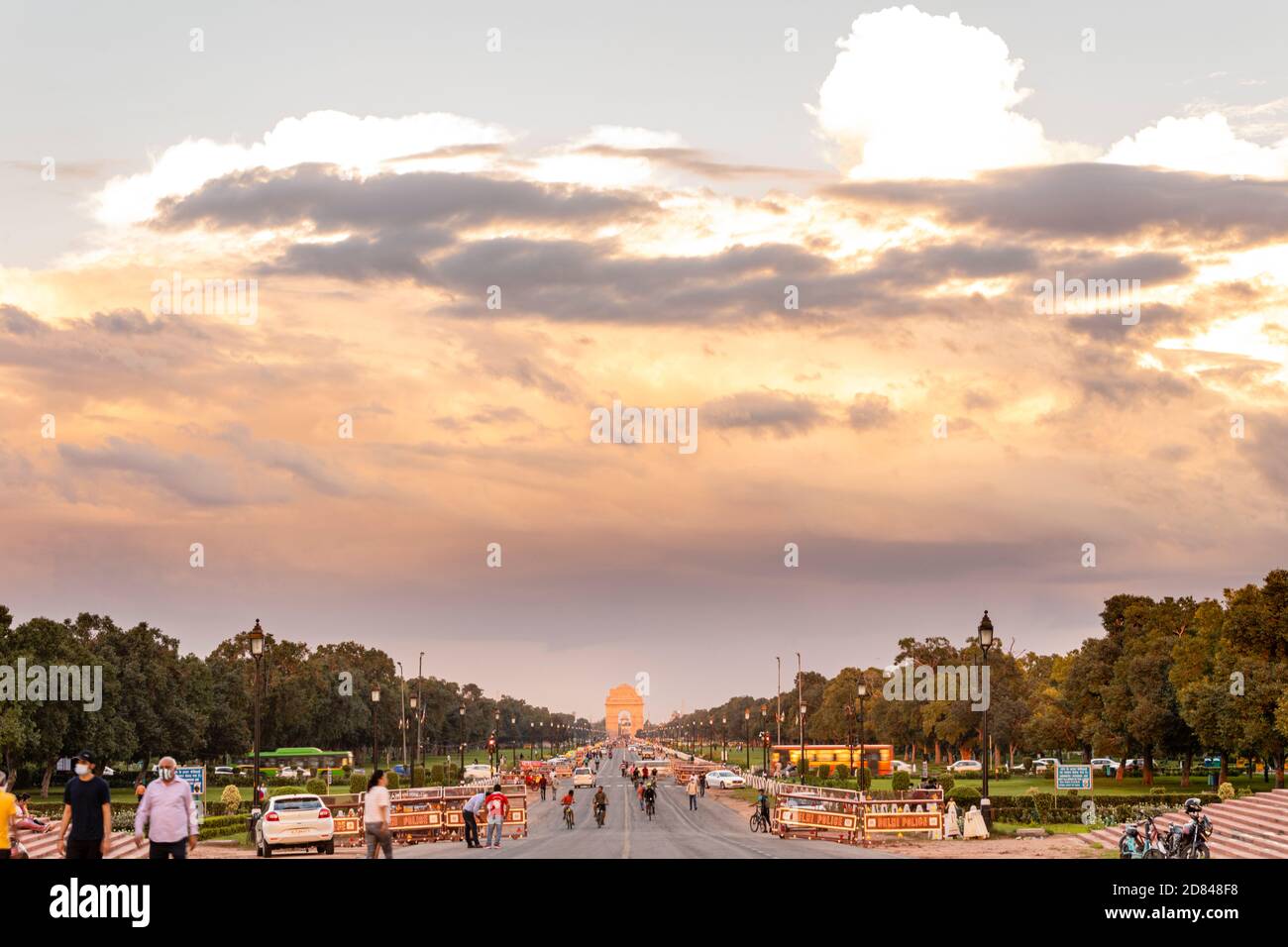 View of a beautiful sky and sunset against the backdrop of India Gate ...