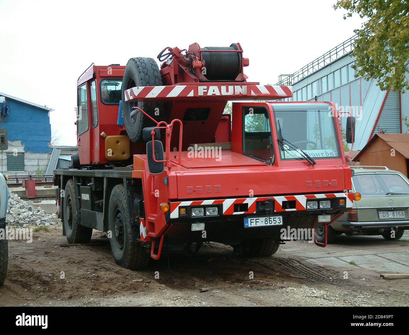 Car crane hi-res stock photography and images - Alamy