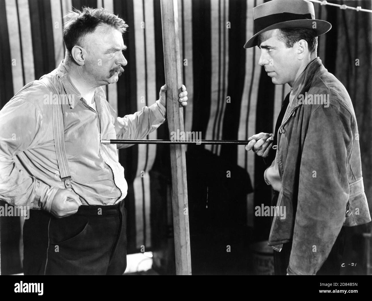 SIG RUMAN and HUMPHREY BOGART in THE WAGONS ROLL AT NIGHT 1941 director ...