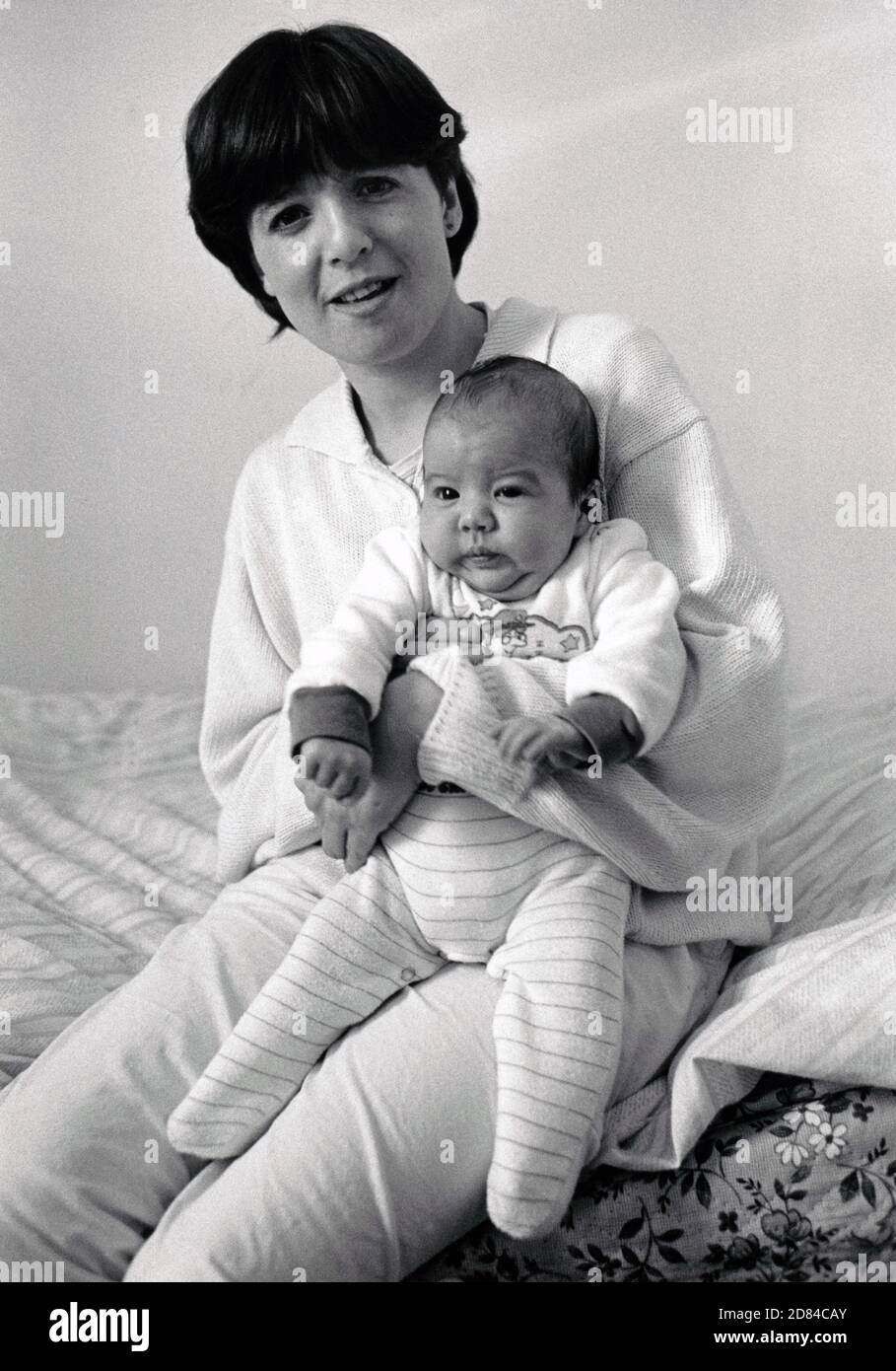 Homeless mother and child uk hi-res stock photography and images - Alamy