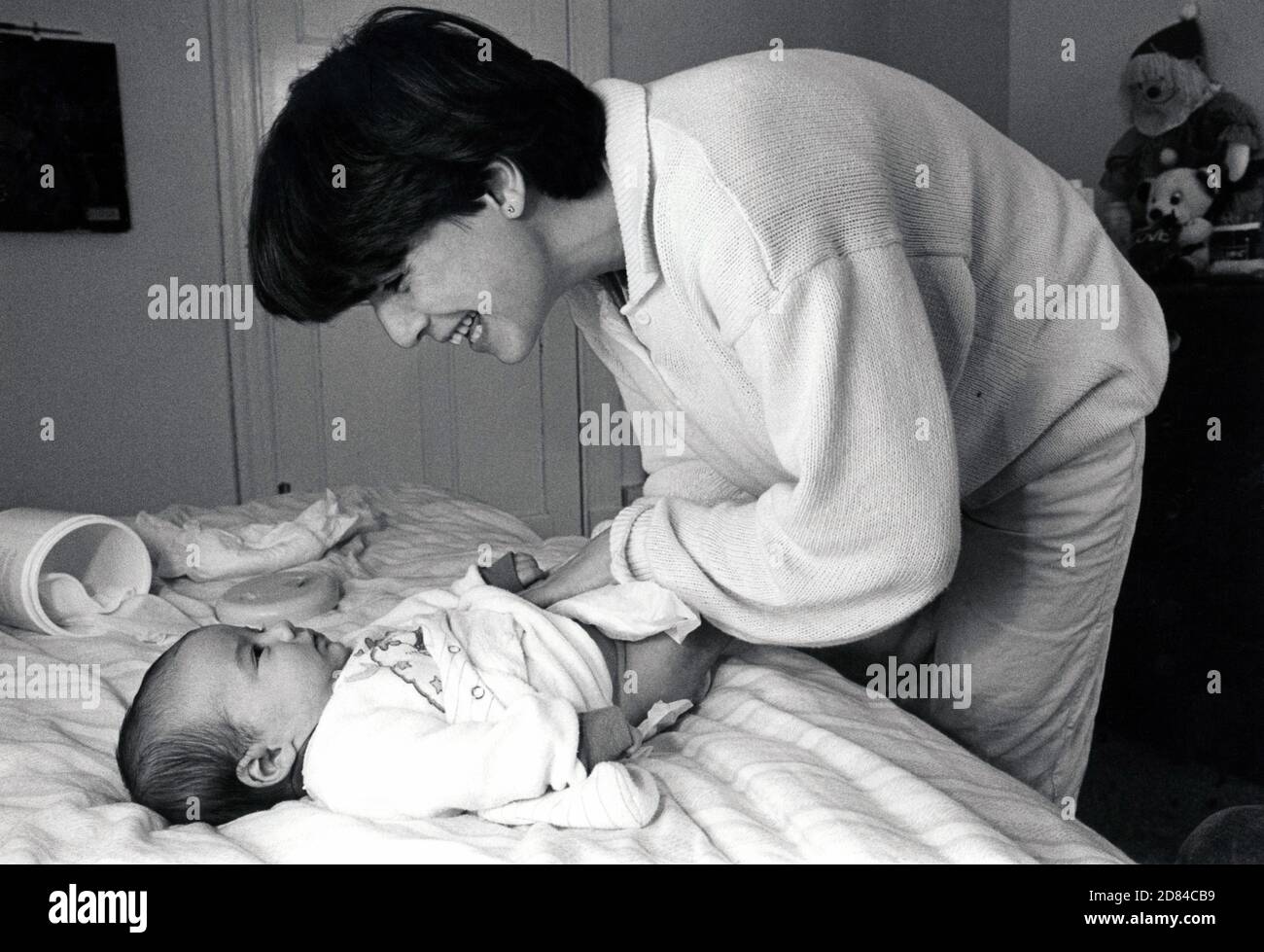 Homeless mother and child uk hi-res stock photography and images - Alamy