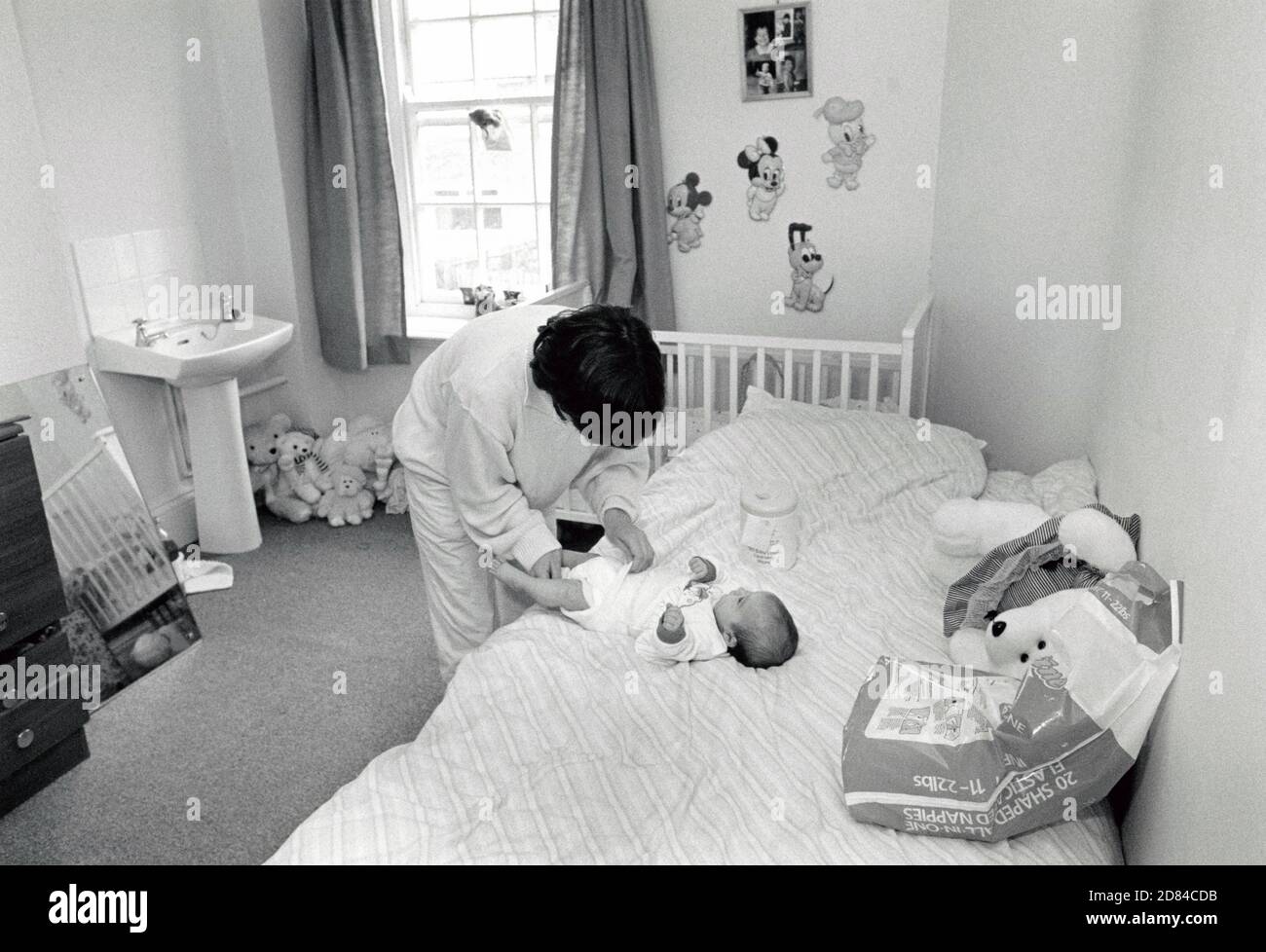 Homeless mother and child uk hi-res stock photography and images - Alamy