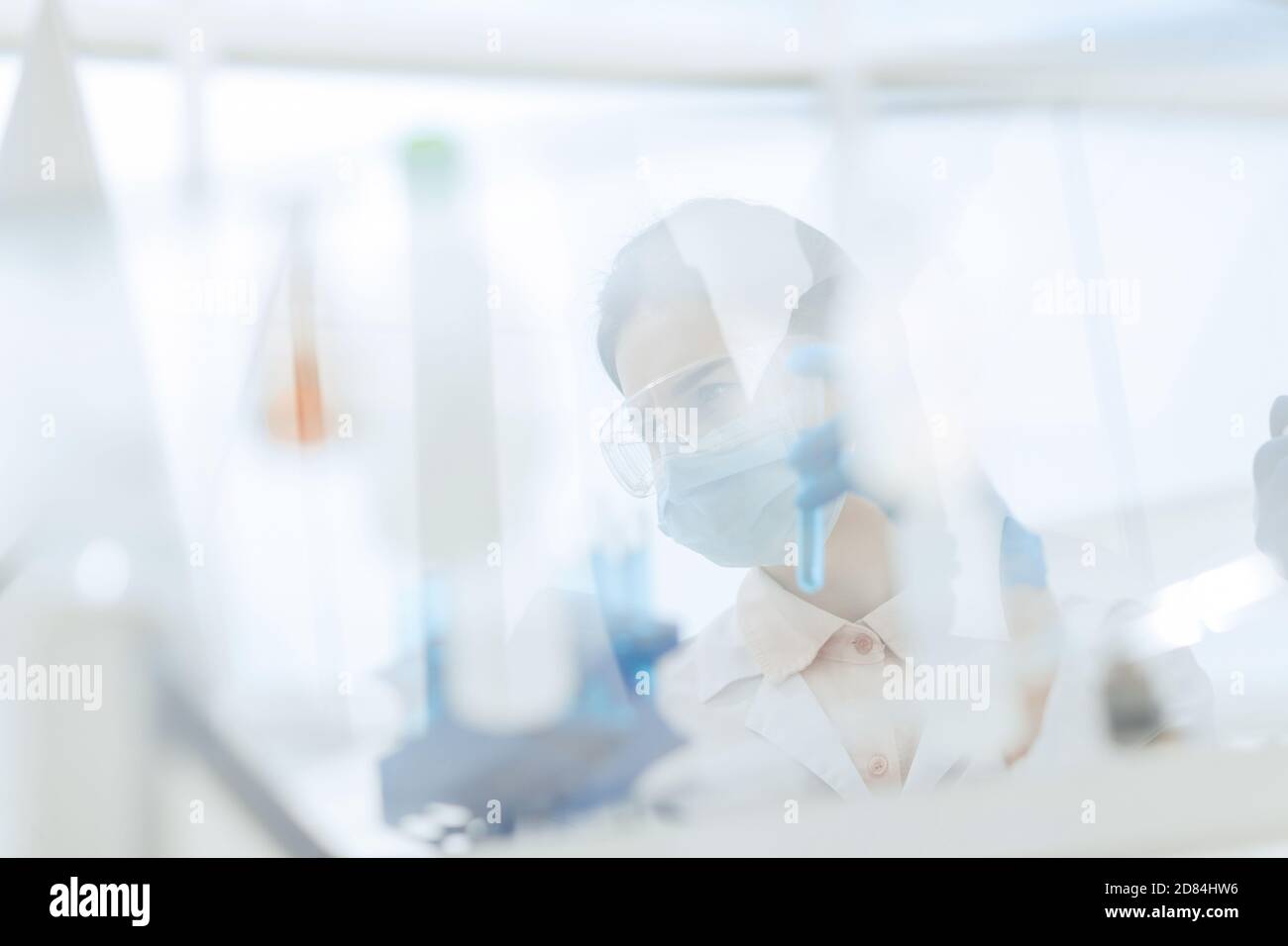 through the glass. female scientist sitting at a laboratory table Stock ...