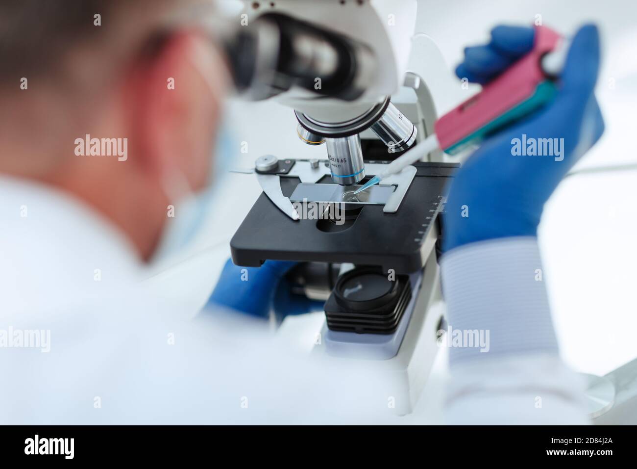 Laboratory worker using equipment hi-res stock photography and images ...