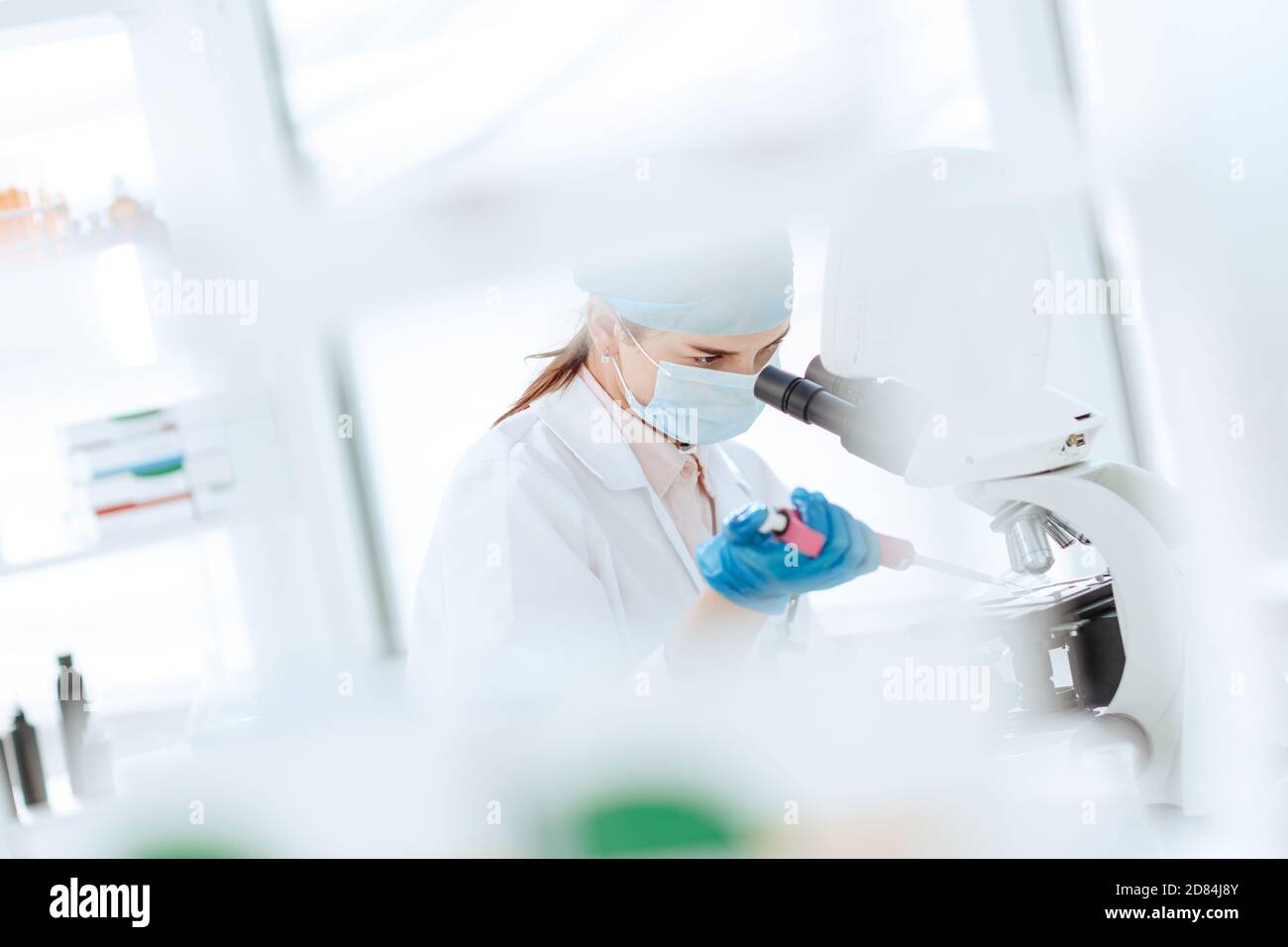 female scientist conducts research in the laboratory Stock Photo - Alamy