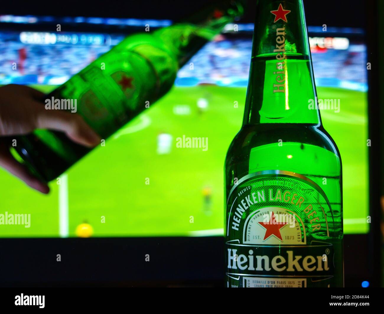 Heineken logo hi-res stock photography and images - Alamy