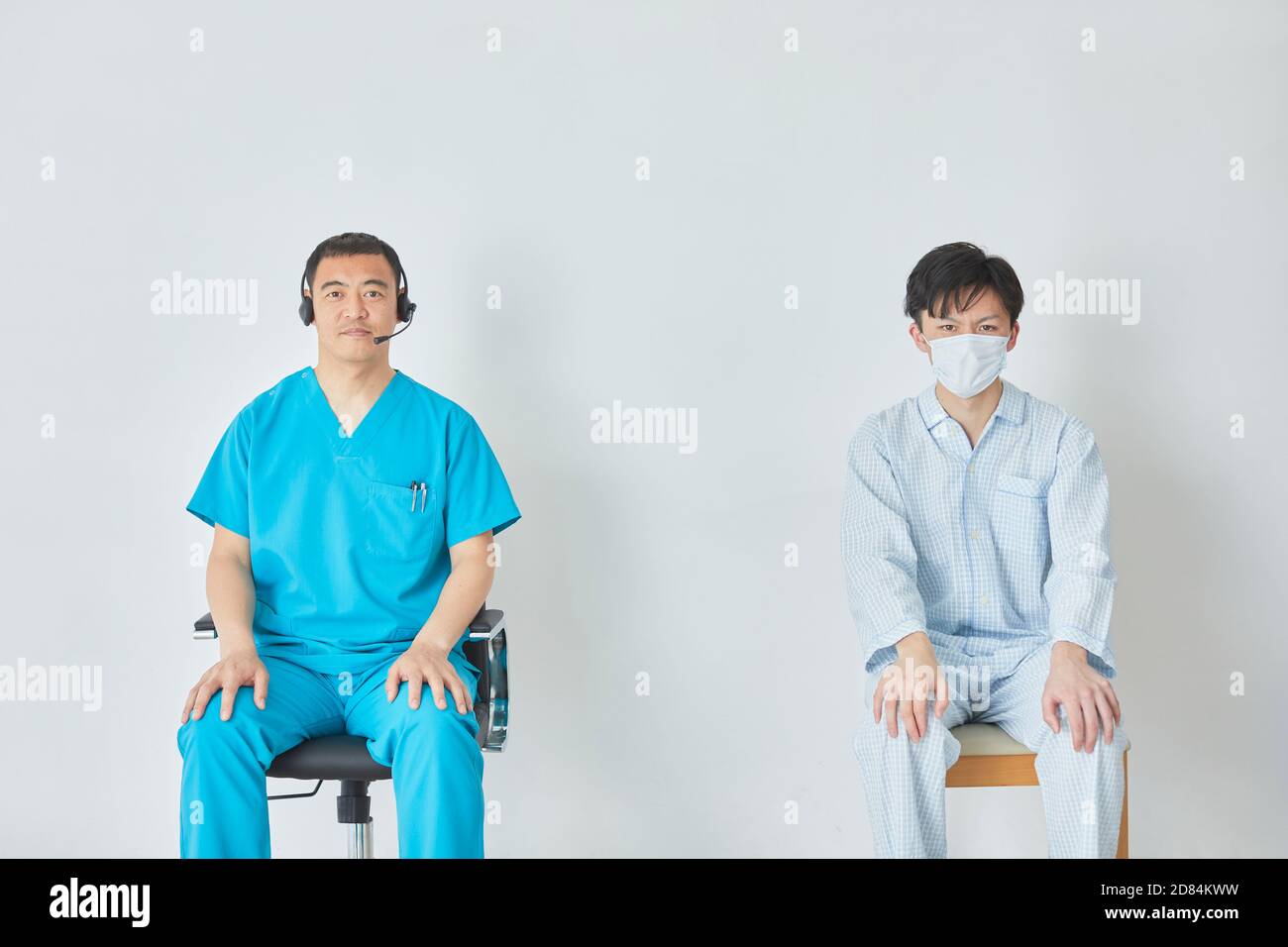 Japanese doctor and patient Stock Photo - Alamy