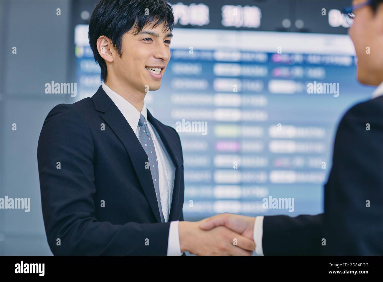 Japanese businessmen at the airport Stock Photo - Alamy